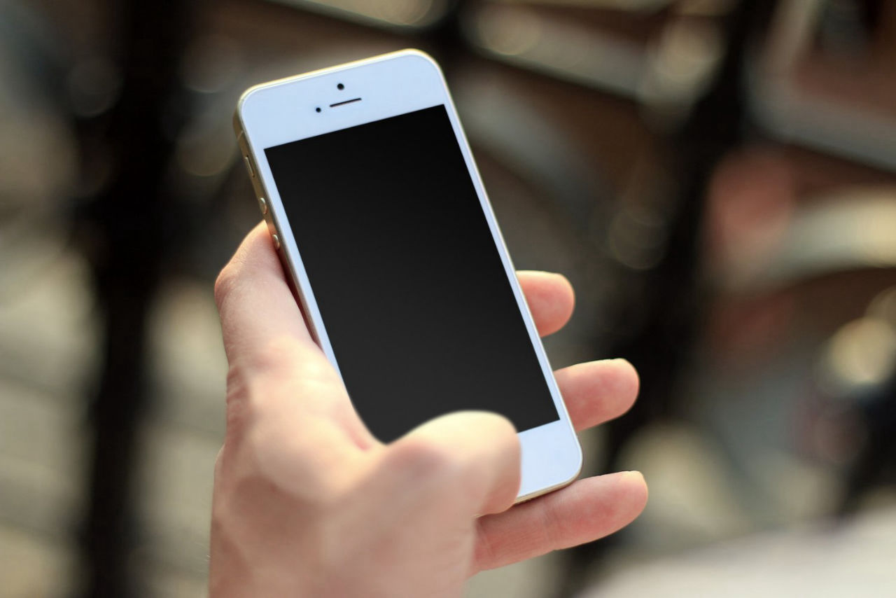 Close up iPhone 5 mockup | MockupsJar